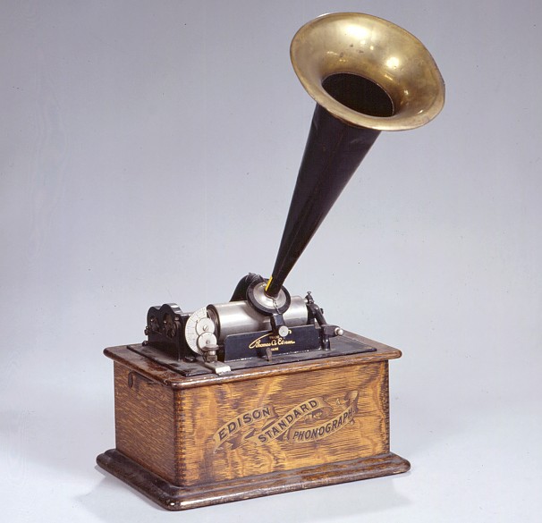 An Edison phonograph with wax cylinder, c. 1900 | Die Welt der Habsburger